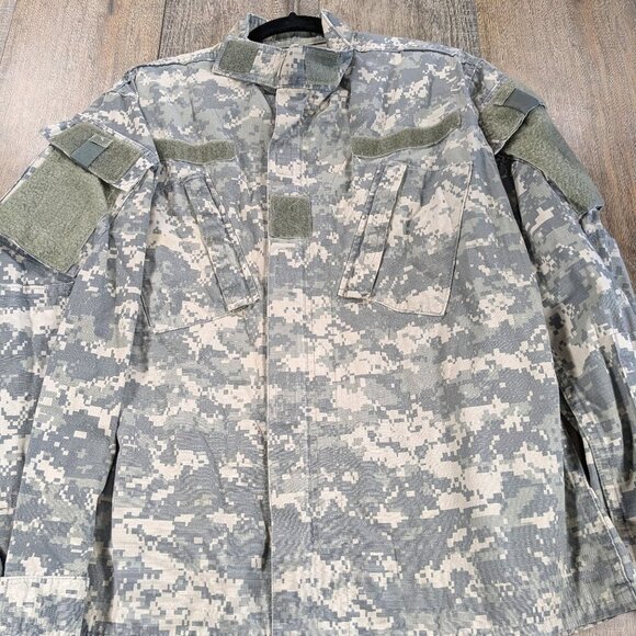 ACU | Jackets & Coats | Us Army Acu Combat Uniform Jacket Us Army Ucp Digital Camo Mens Small ...
